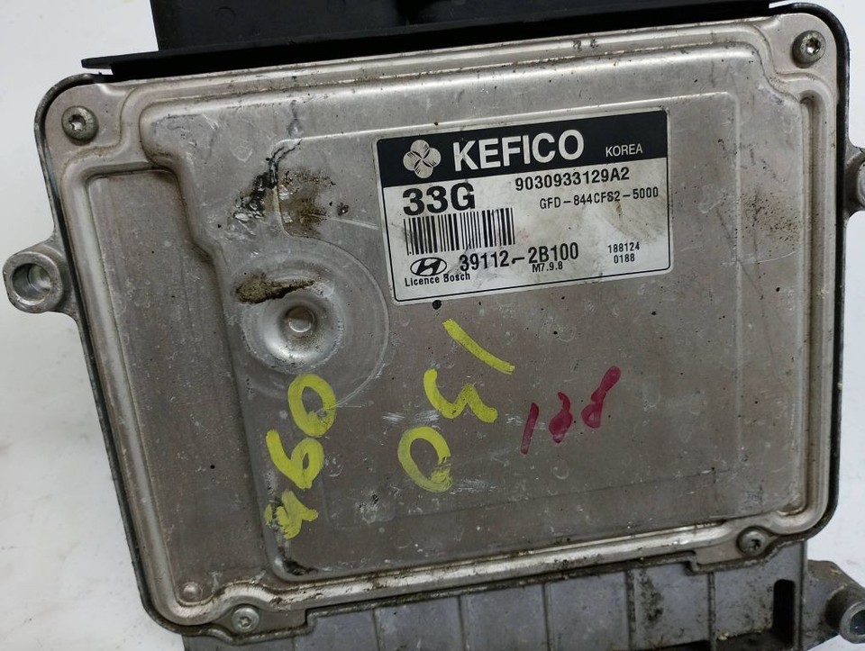 Hyundai i30 2009 39112-2B100 Engine control unit module ECU AEU22398 ...