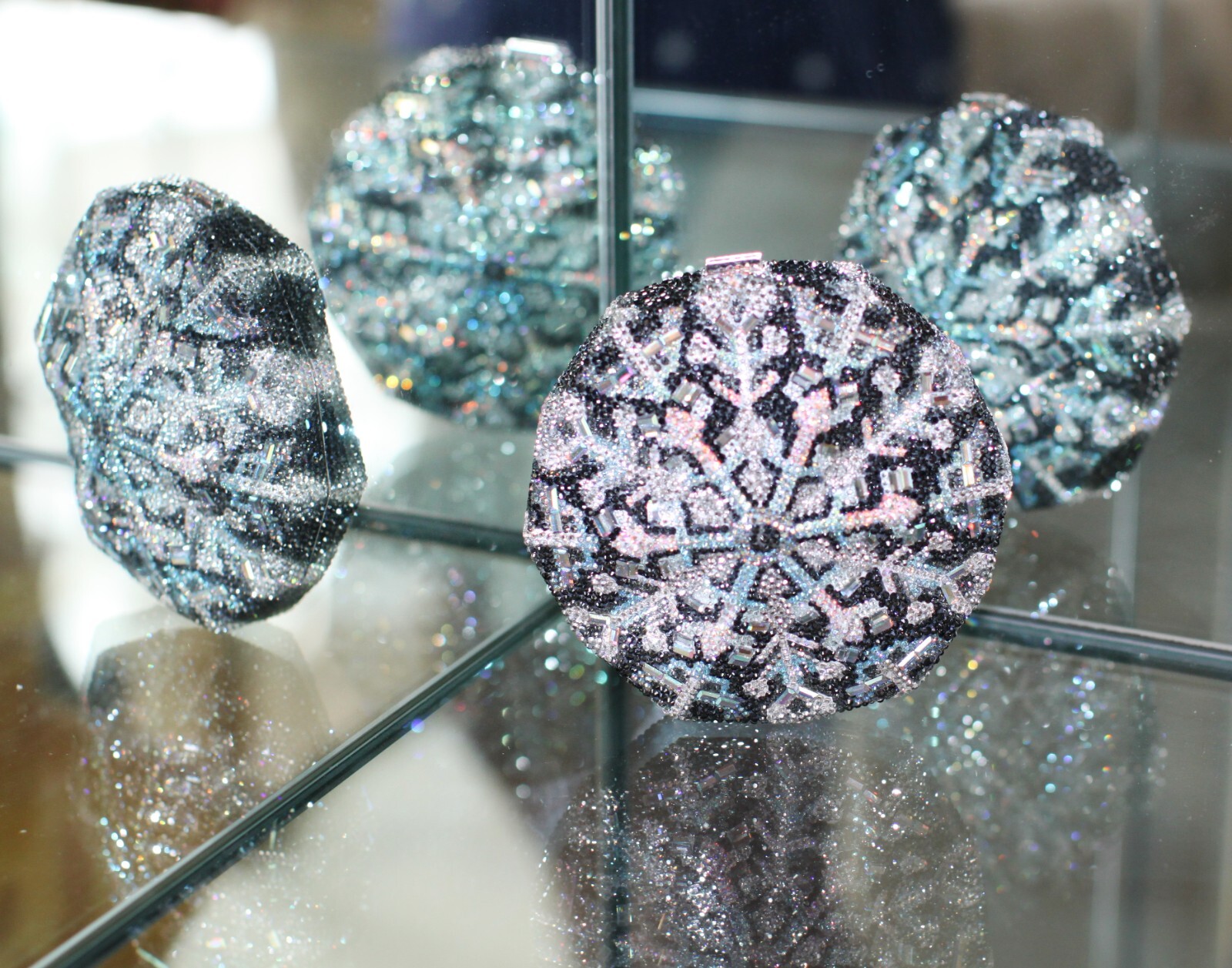 JUDITH LEIBER SWAROVSKI CRYSTAL ICE BLUE SNOWFLAKE BAG MINAUDIERE ...