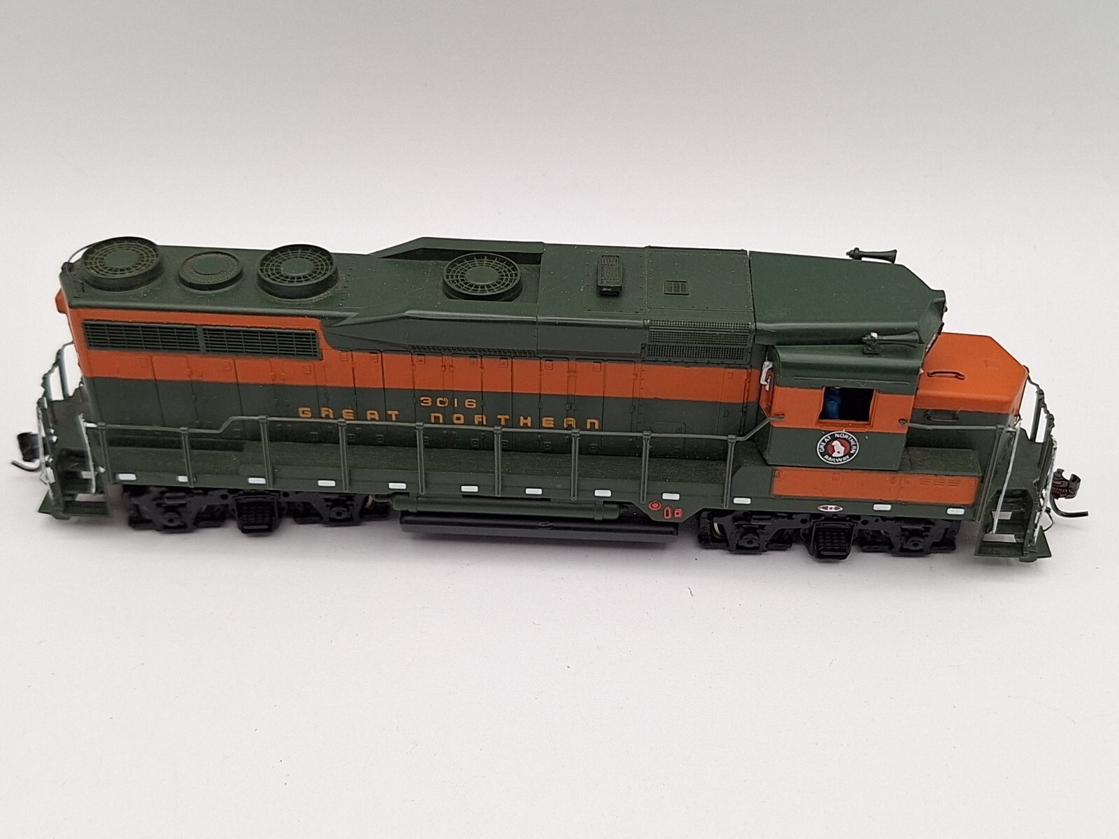 HO Scale Bachmann Spectrum Locomotive GP-30 Diesel Great Northern 3016 ...