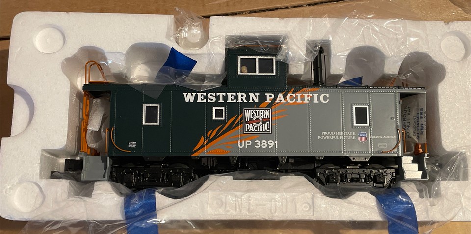 Lionel 6-27619 Western Pacific UP Heritage Caboose with smoke and light ...