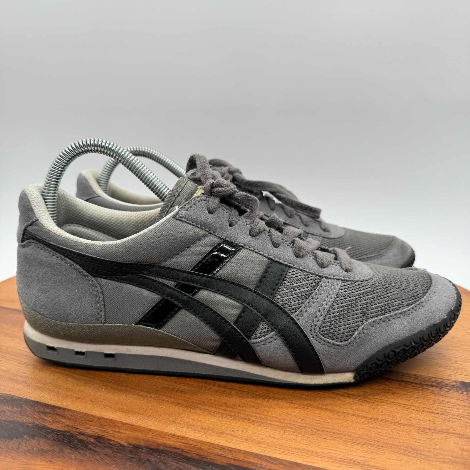 Asics Onitsuka Tiger Ultimate 81 Shoes Mens 9 Gray Black HN201 Sneakers