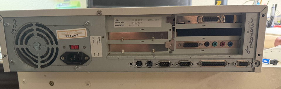 Gateway 2000 Mini Desktop 4DX2‑66 – cleaned – DOS 6.22 + WFW 3.11 w ...