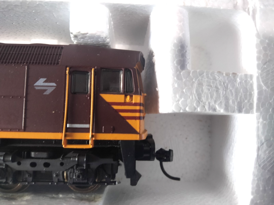 MODEL TRAINS Lima Diesel Locomotive Australian NSWGR 422 class 42206 ...