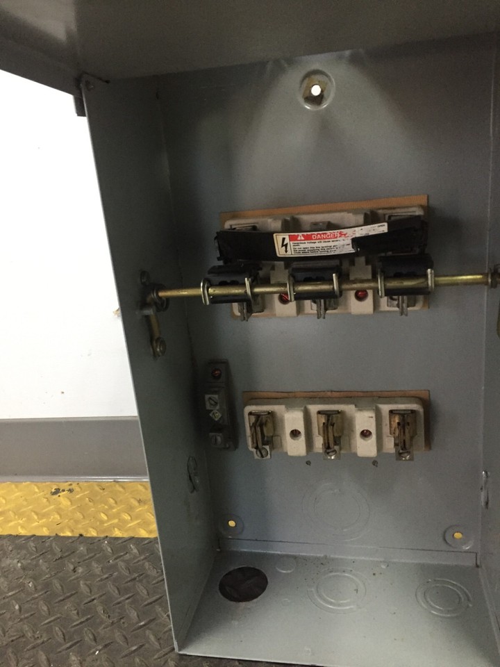 SIEMENS 100 AMP 240 VOLT FUSED OUTDOOR 3 POLE DISCONNECT...D-1683 | eBay