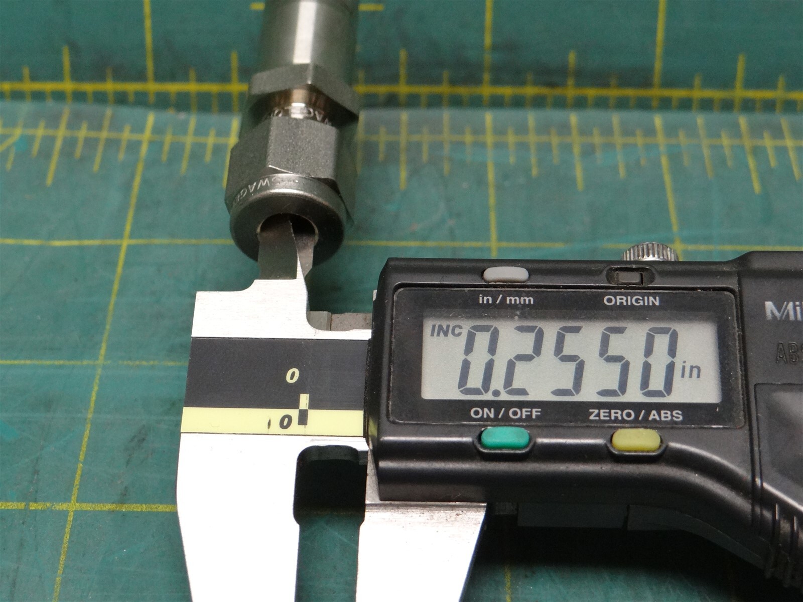 Swagelok SS-400-R-8BT Bored-Through Reducer 1/4" Tube OD /2" Tube ID ...