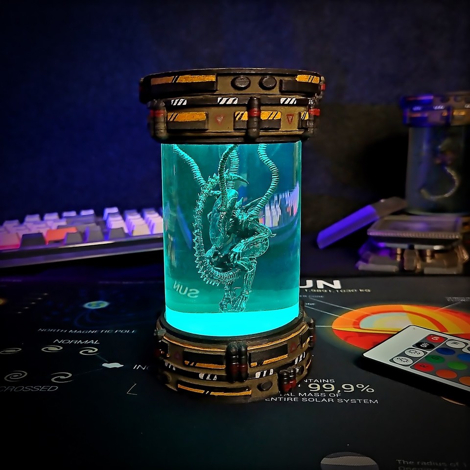 Alien custom night lamp, alien figures, monster epoxy resin, resin art ...