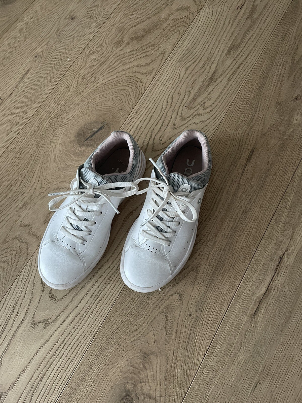 on cloud the roger advantage womens Swiss Tennis Shoe… - Gem