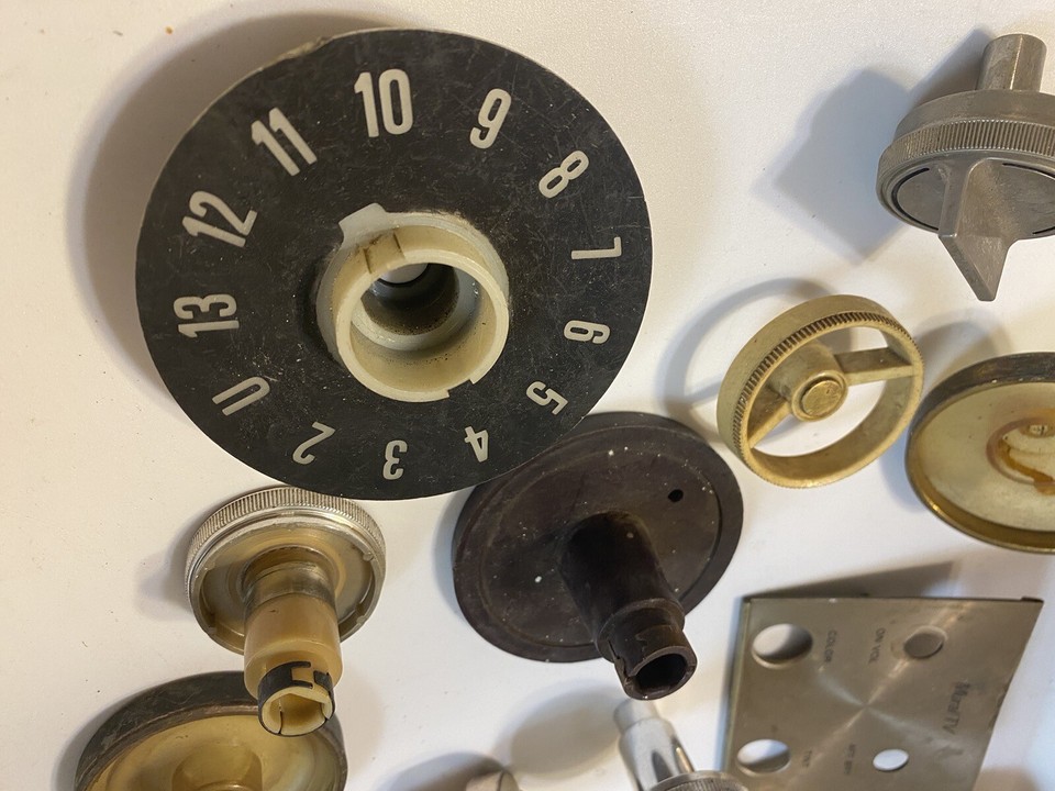 LOT OF 20 USED VINTAGE TELEVISION KNOBS / DIALS - UNKNOWN BRANDS MODELS ...