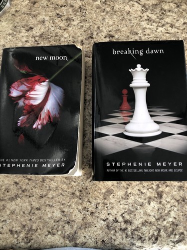 Breaking Dawn Hardcover & New Moon Paperback by Stephenie Meyer Lot Of ...
