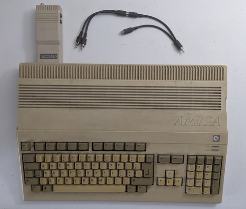 Commodore Amiga A500 1 meg vintage computer + A520 Modulator – spares ...