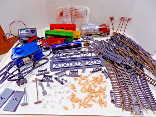 VTG HO LifeLike TRAIN SET ENGINES CARS TRACK PEOPLE SIGNS NO ...