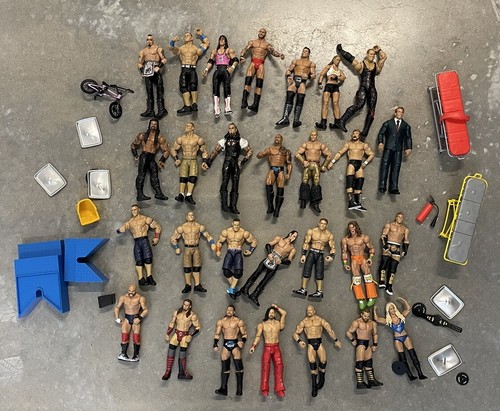 HUGE LOT Vintage WWE Action Figures Lot With Accessories 28 Figures! | eBay