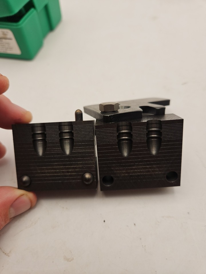 RCBS 2-Cavity Bullet Mold 30-115-SP 30 #82009 Caliber: 30 Grain: 115 W ...