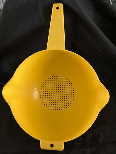 Tupperware Yellow Large Colander/Strainer #1523 - 2 Qt - Handle & Bowl ...