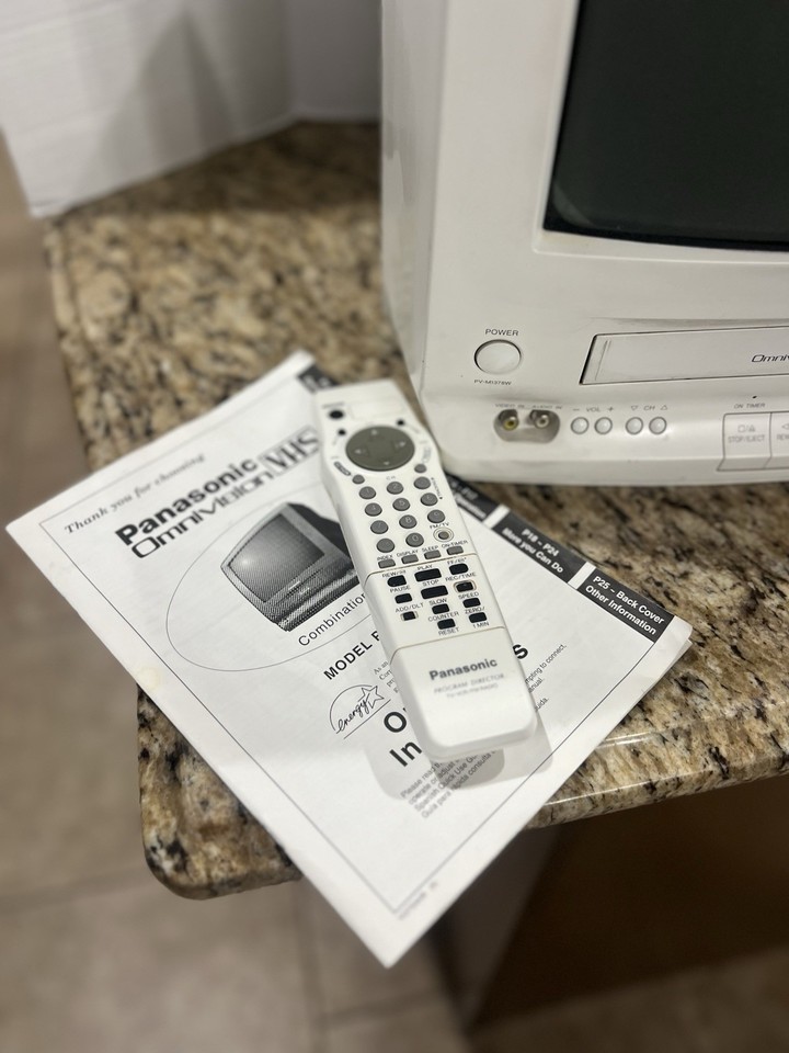 Panasonic PV-M1378W 13" CRT TV VHS FM VCR Combo Retro Gaming Remote ...