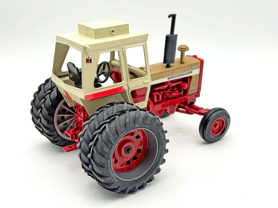 1/16 International Harvester 1456 Golden Demo Tractor With Cab | eBay