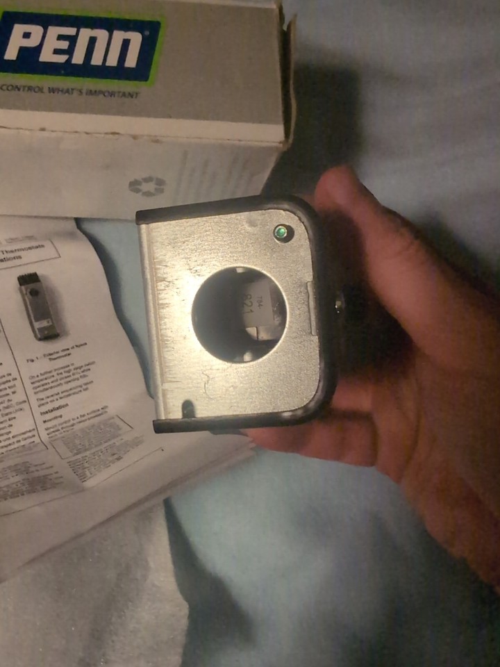 Johnson Controls Penn A19BAC-15C Thermostat | eBay