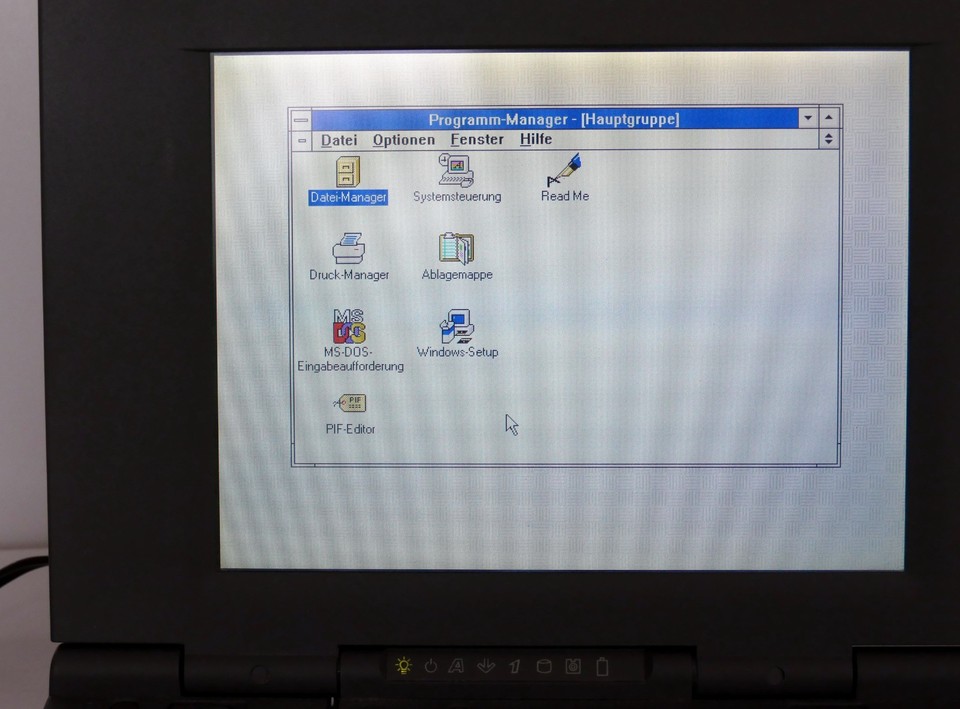 Laptop PACOMP Model 4023 CPU Cyrix 80486 WIN 3.11 Winword 6c DOS 6.22 ...