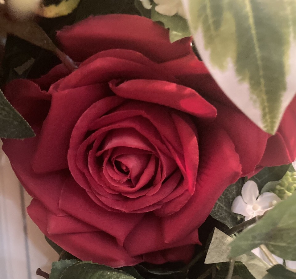 Red Rose And Snowball Ivy Wreath | eBay