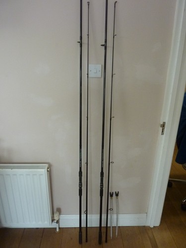 2 x DAIWA Sensor-Z 12' Carp Fishing Rods SE-Z C2212C & C2234C + 2 Rests ...