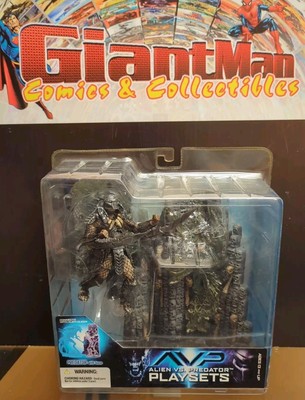 PREDATOR w/ Base ALIEN VS PREDATOR McFARLANE TOYS PLAYSET ACTION FIGURE ...