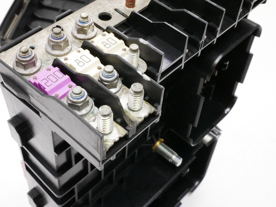 Fuse Relay Block 2005 VW Jetta MK5 2.5 Under Hood Engine Bay Box - 1K0 ...