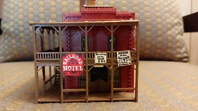 TYCO #7787 Railroad Hotel HO Scale ASSEMBLED Plastic Model Kit | eBay.de