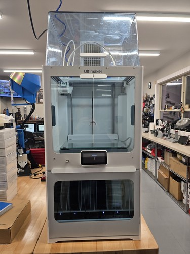 Ultimaker S5 with Material Station, Tons Of Filament, And Accessories ...