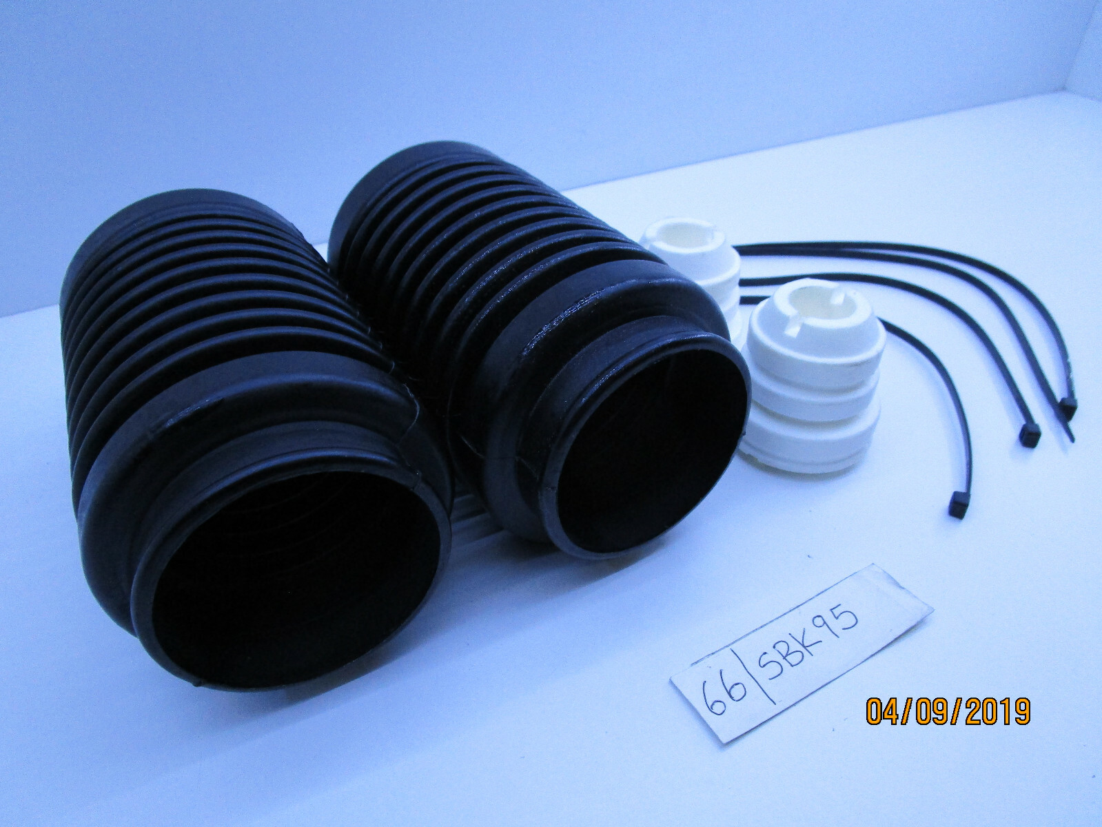 FRONT STRUT RUBBERS DUST BOOT COVER TO SUITE HOLDEN COMMODORE VT VX VY ...