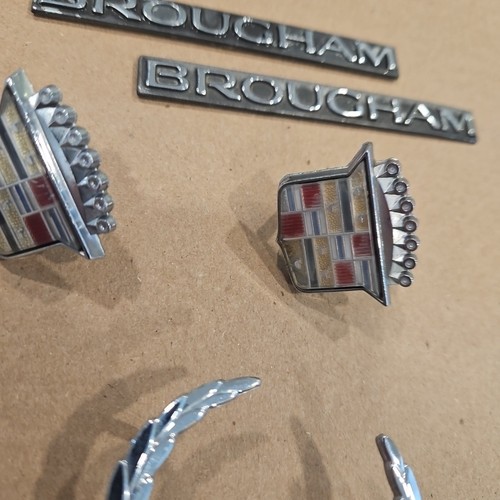 93 94 95 96 Cadillac fleetwood brougham Vinyl Top Roof Bald Orn Crest ...