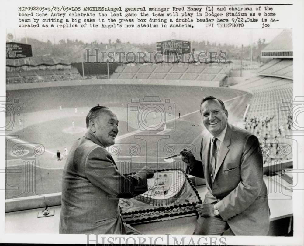 Fred Haney Press Photo Milwaukee Braves Manager Fred Haney In Locker