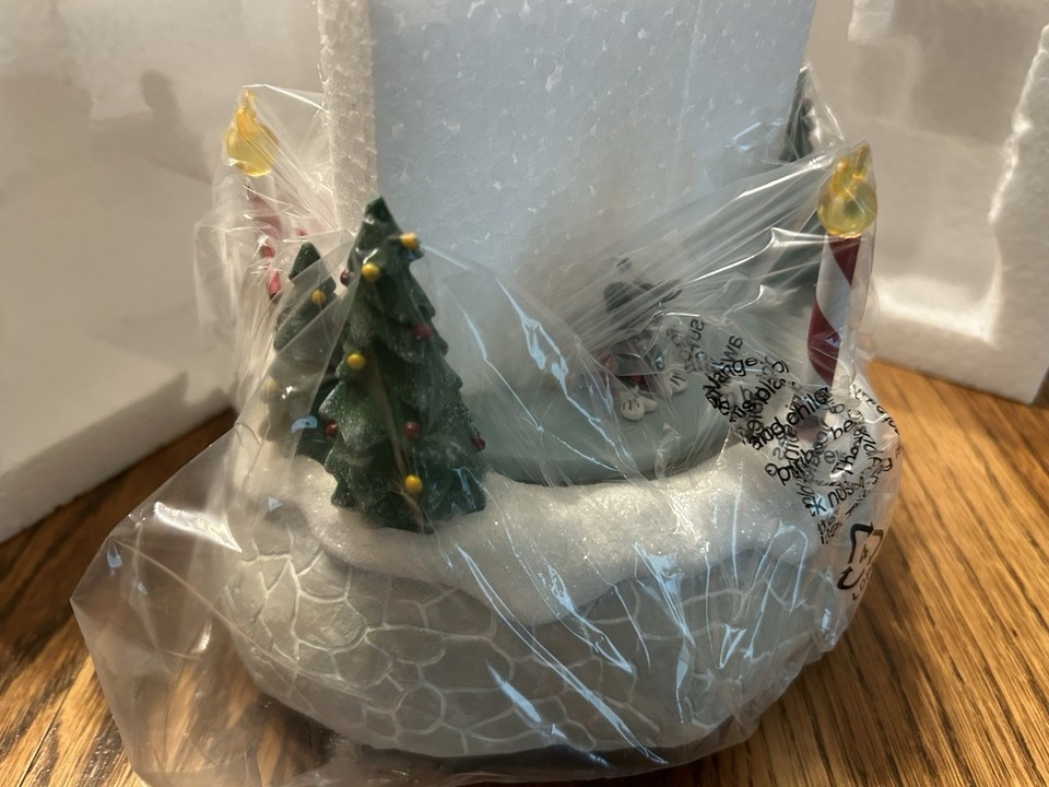 MICKEY & FRIENDS ICE SKATING RINK St Nicholas Square Village NEW Disney ...