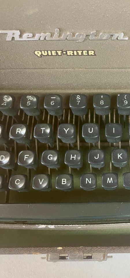 Vintage 1954 Remington Quiet-Riter Miracle Tab Typewriter Mist Green ...