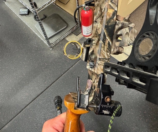 Mathews ZXT Compound Bow RH 29in Draw. Limbs Loaded. Hunt Ready! Arrows ...