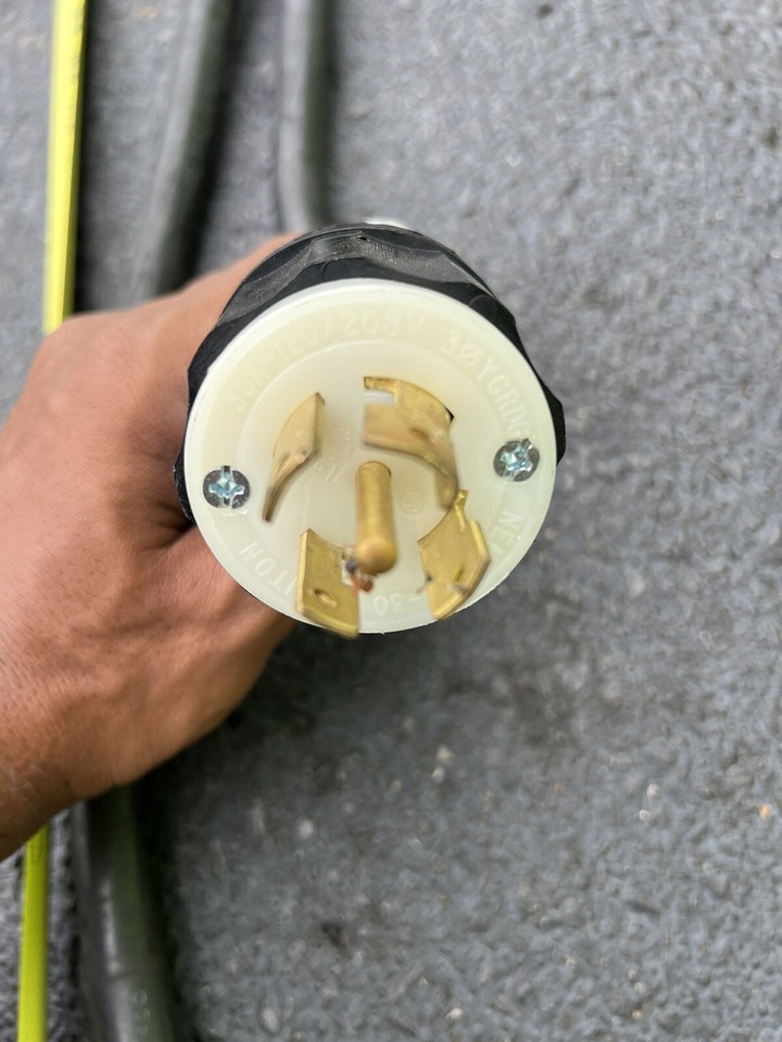 Powercon Power Distro Rack Mount w/Dual 30A-120/208V 4 NAC3MP-HC & 2 ...