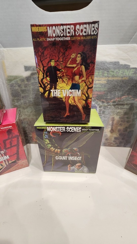 Moebius Monster Scenes Store Display Case Lt Ed. Model Kit | eBay