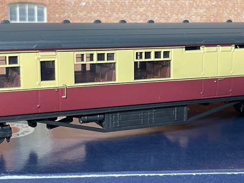 BACHMANN 34-450 Thompson LNER Brake 2nd - E1905E - BR Crimson/Cream ...