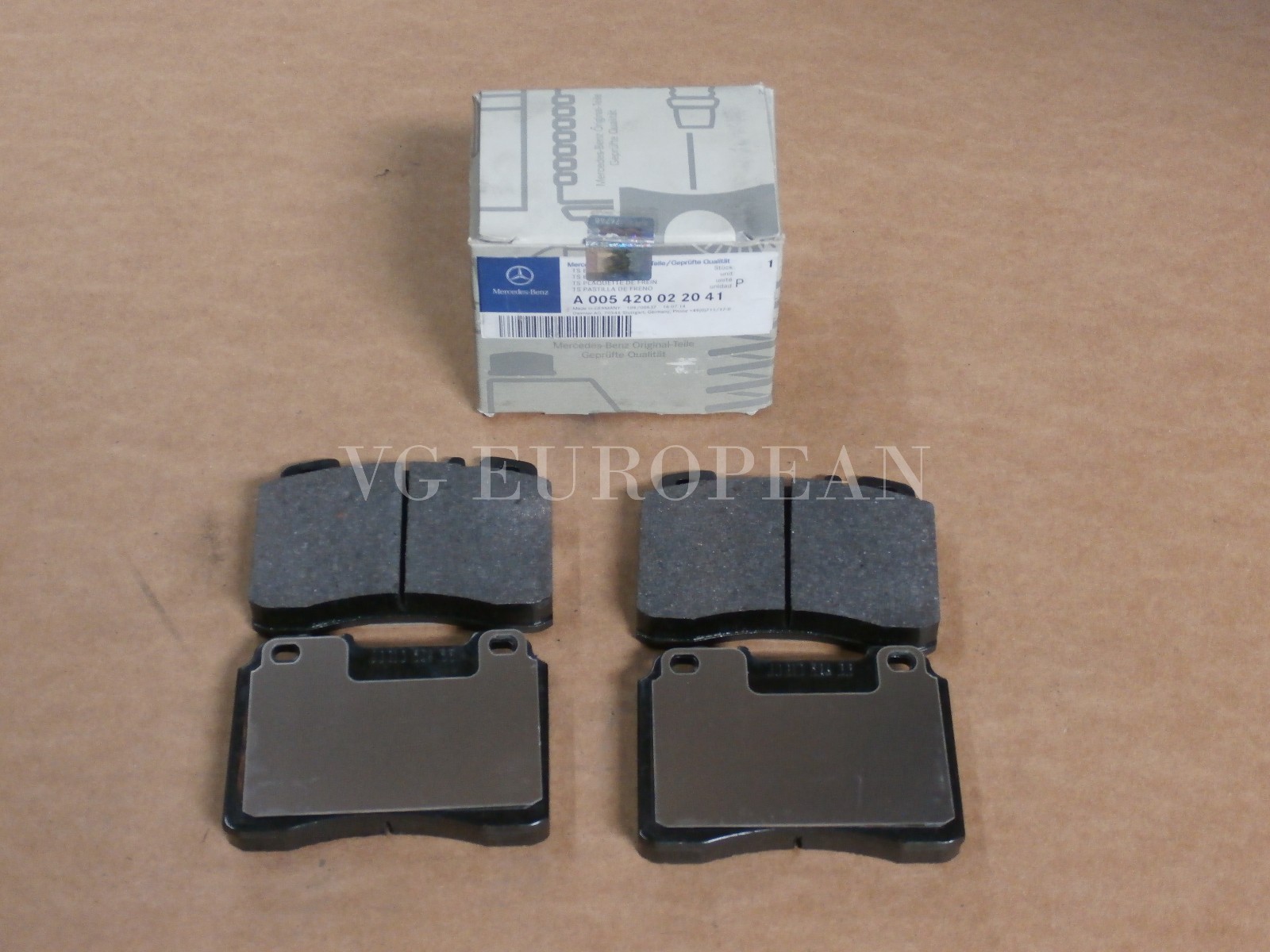 NEW Mercedes-Benz W124 R129 W202 GENUINE Front Brake Pad Set 0054200220 ...