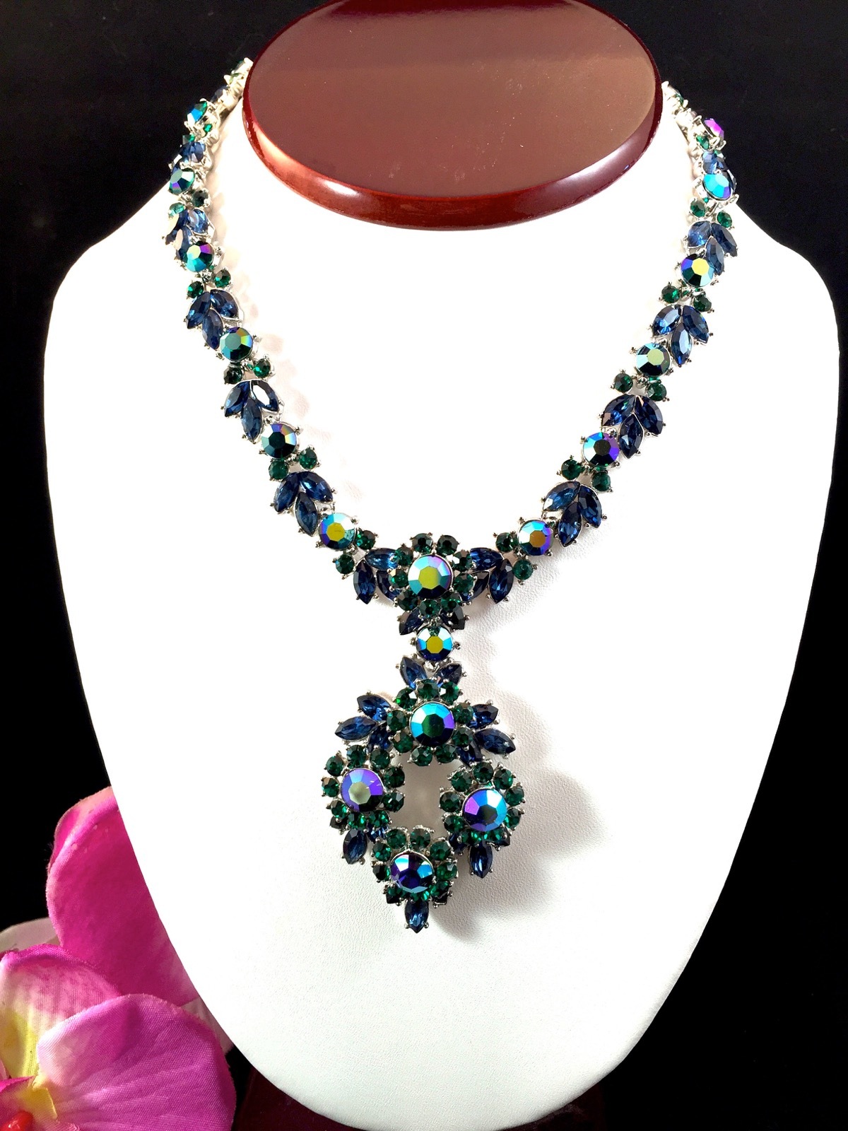 1950’S CROWN TRIFARI SAPPHIRE EMERALD AB RHINESTONE CONTESSA NECKLACE ...