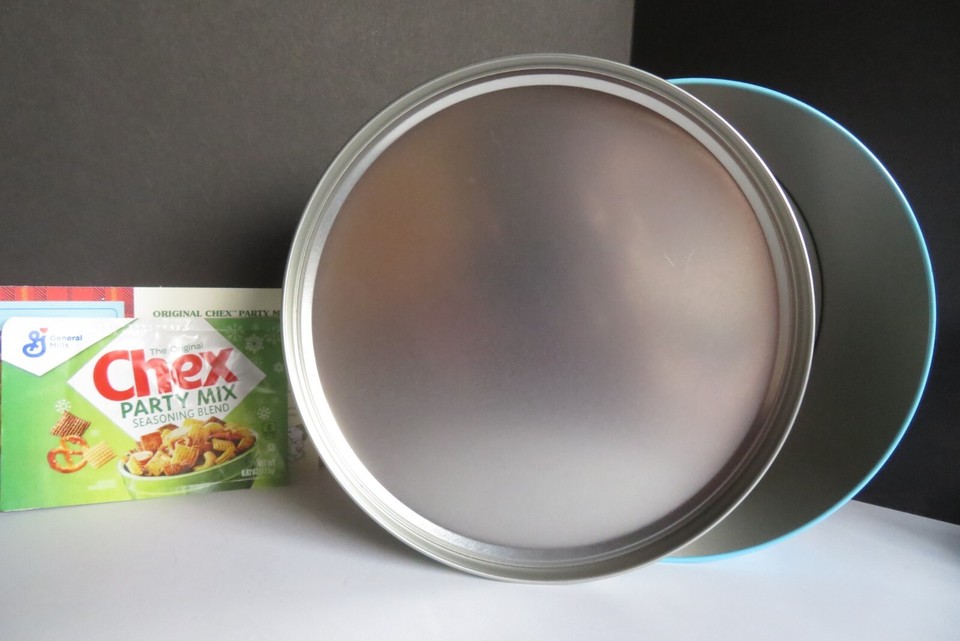 2024 Peanuts® & Chex® Mix *VIDEO* Christmas 8" Tin Snoopy, Charlie ...