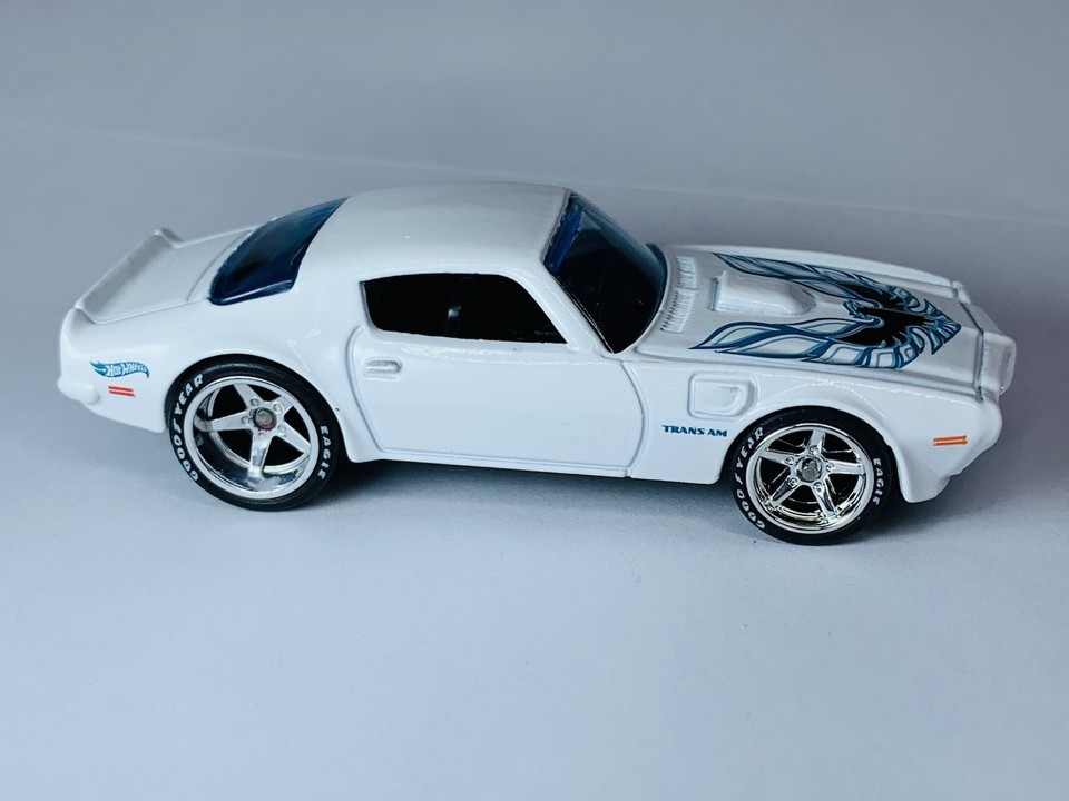 MOMC Hot Wheels White Super Custom ‘73 Trans Am w/Real Riders Pontiac ...