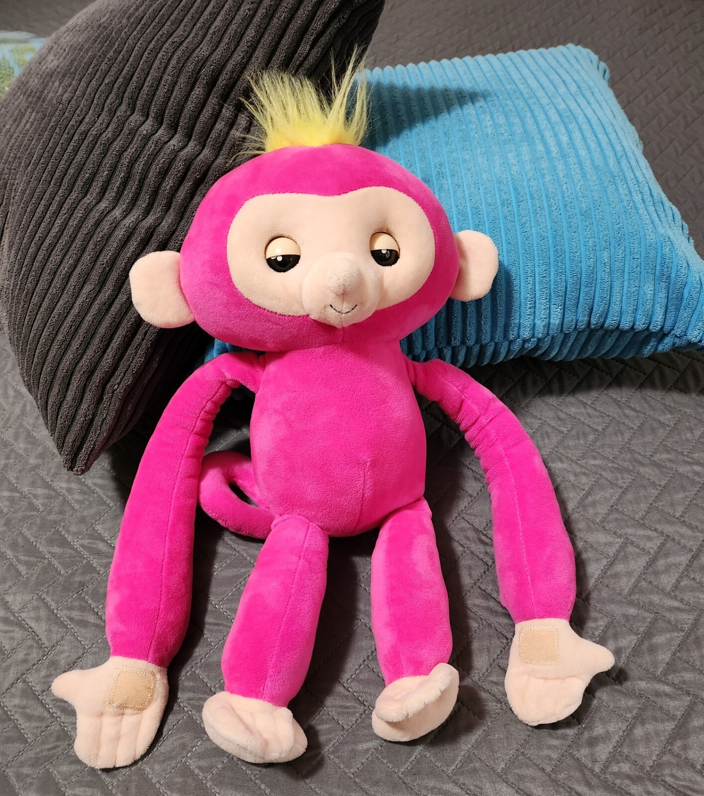 WowWee Fingerlings Hugs Bella Pink Advanced Interactive Plush Baby ...