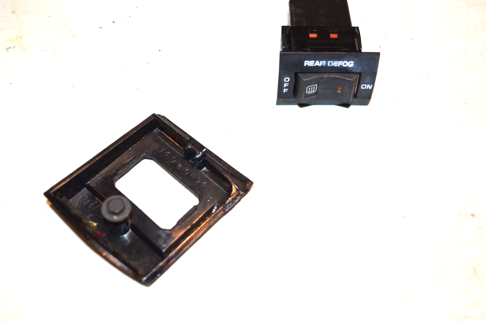 1990 1991 CHEVROLET SUBURBAN REAR DEFOG REAR DEFROST SWITCH BEZEL | eBay