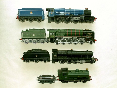 Model Railway 00 gauge 4 x static locomotives. | eBay