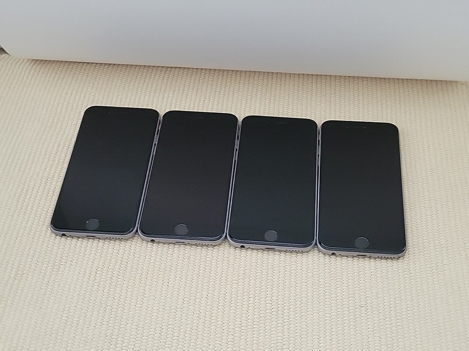 Lot - 4 EXCELLENT Apple iPhone 7 A1778 32GB SILVER Unlocked AT&T 90% ...