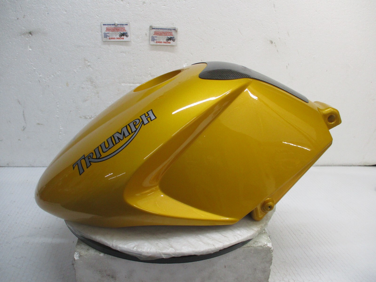 TRIUMPH 1050 SPEED TRIPLE 2007 2400205 GOLDEN FUEL TANK (23115 ) | eBay UK