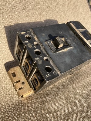 Circuit Breakers - Und Lab Inc