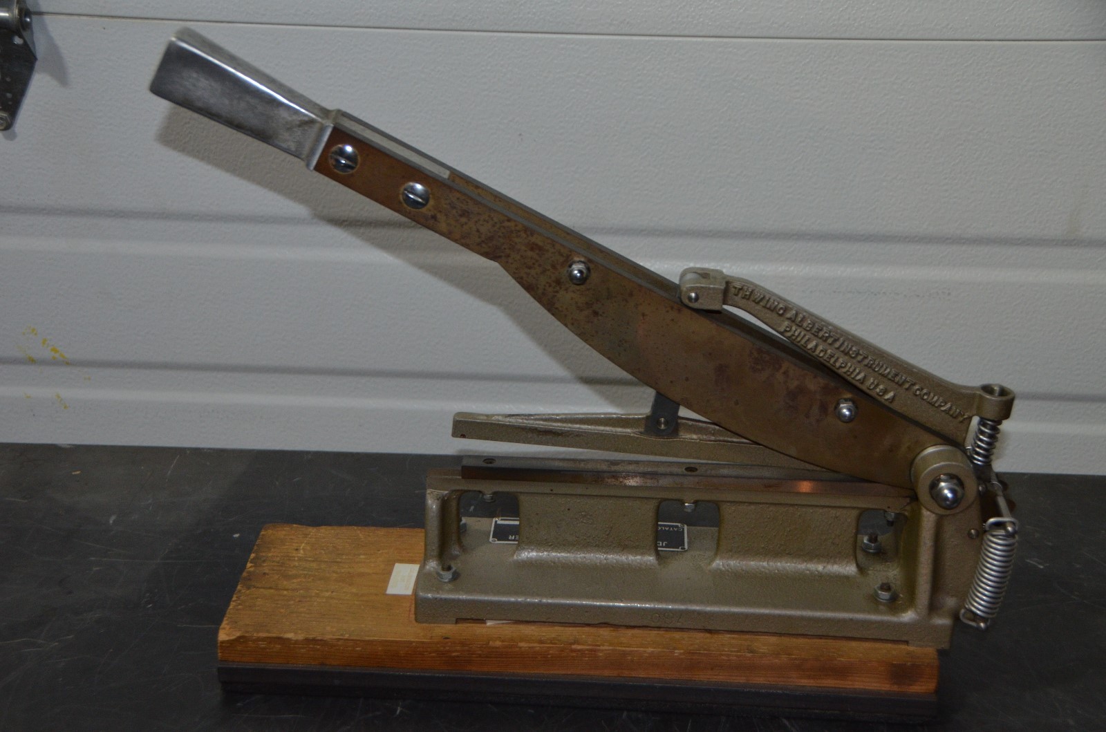 Thwing Albert JDC Precision Sample Cutter 15 w/ Base - 10" x 5/8 ...