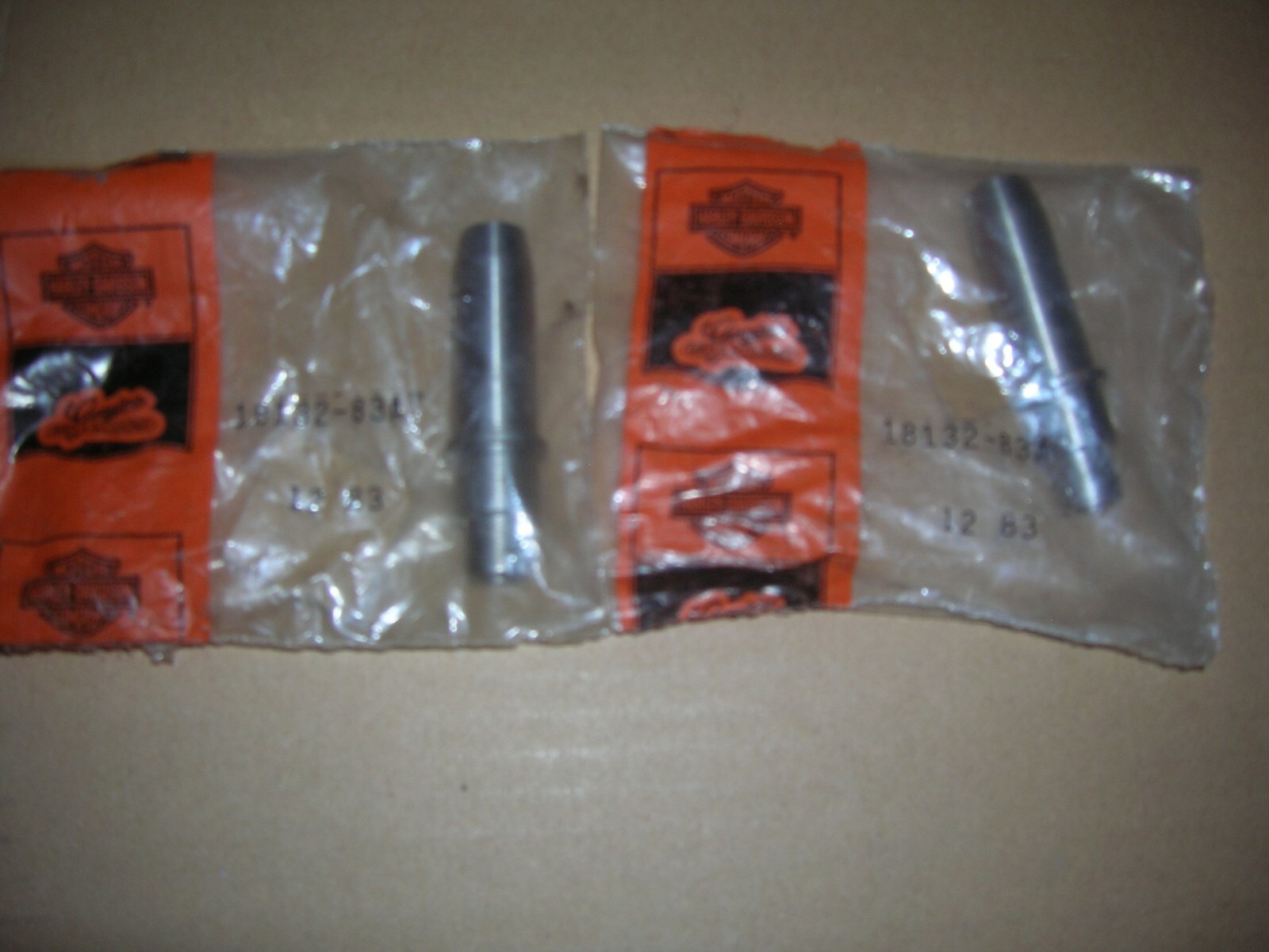 2 - NOS OEM HARLEY DAVIDSON VALVE GUIDES PART # 18132-83A | eBay