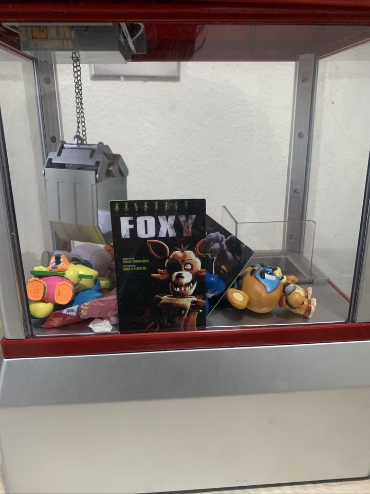 Arcade Claw Machine Toy & Candy Mini Grabber & Dispenser Pre Wrapped ...